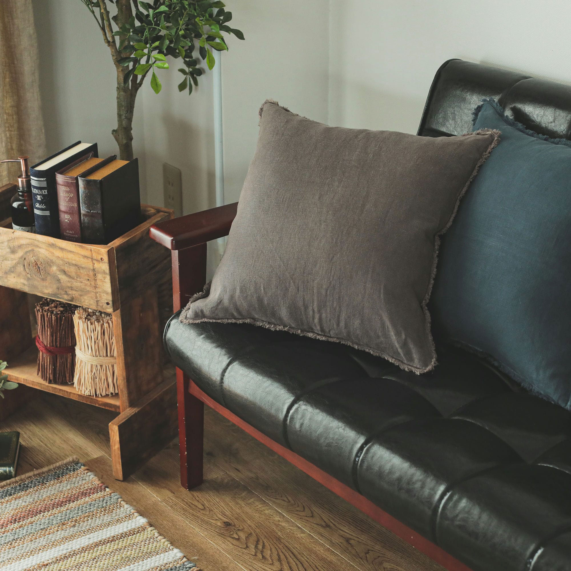 【312126】【NL】45×45cm リネアル クッションカバー ブラウン ｜ グラムスタイル 公式BtoB卸サイト